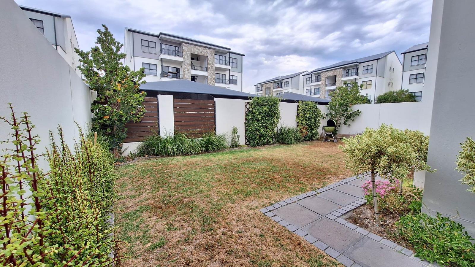 3 Bedroom Apartment to rent in Paardevlei | RR4355384 | Private Property