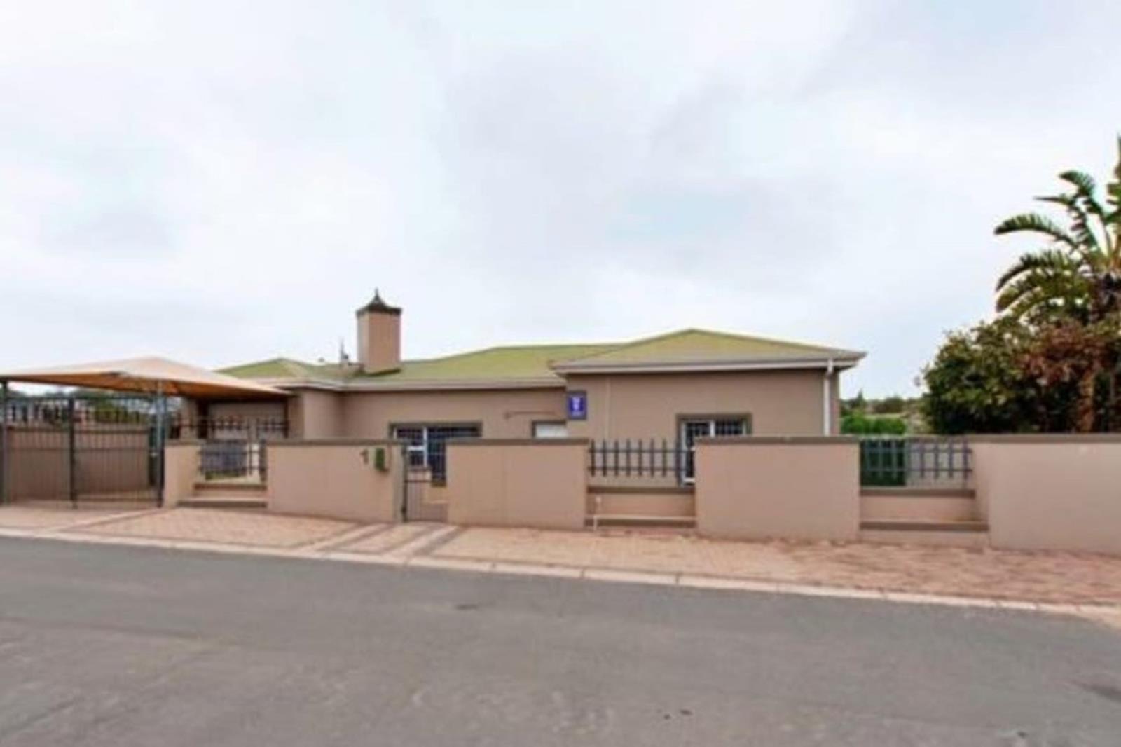 2 Bedroom House for sale in Vredenburg | T5178119 | Private Property