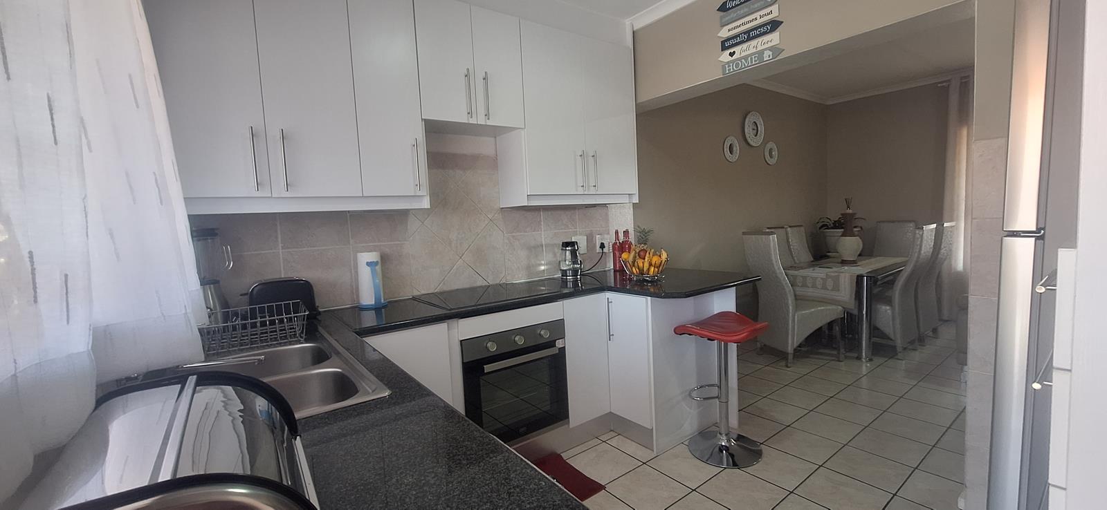 2 Bedroom Apartment for sale in Wentworth Park | T5240244 | Private ...