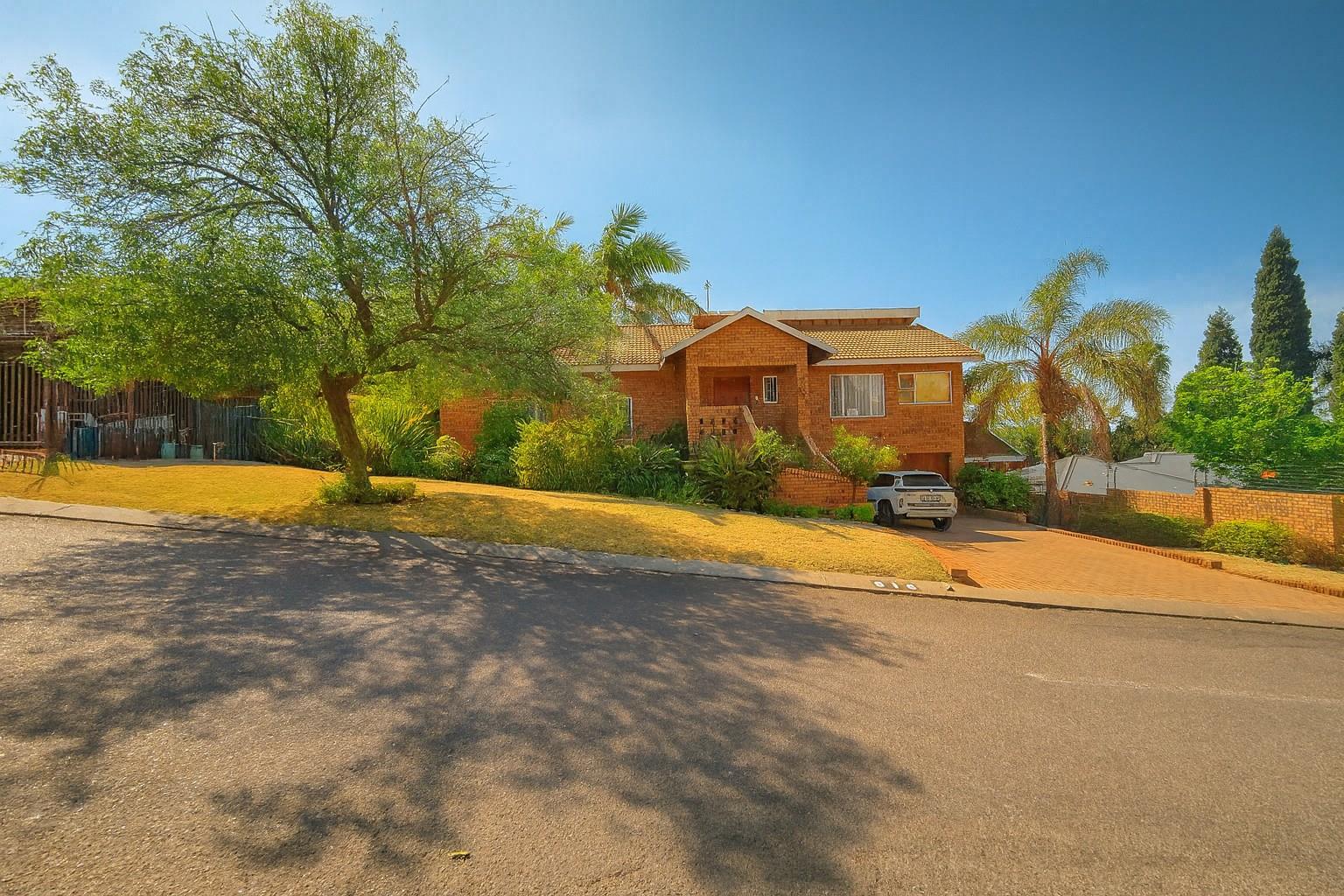 4 Bedroom House for sale in Moreleta Park | T5242697 | Private Property