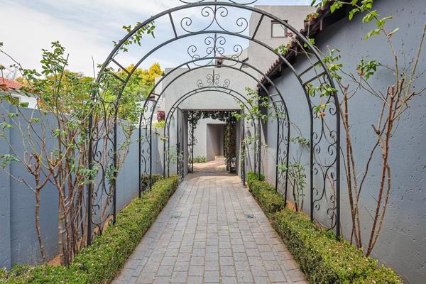 4 Bedroom House for sale in Willow Acres | T5244795 | Private Property