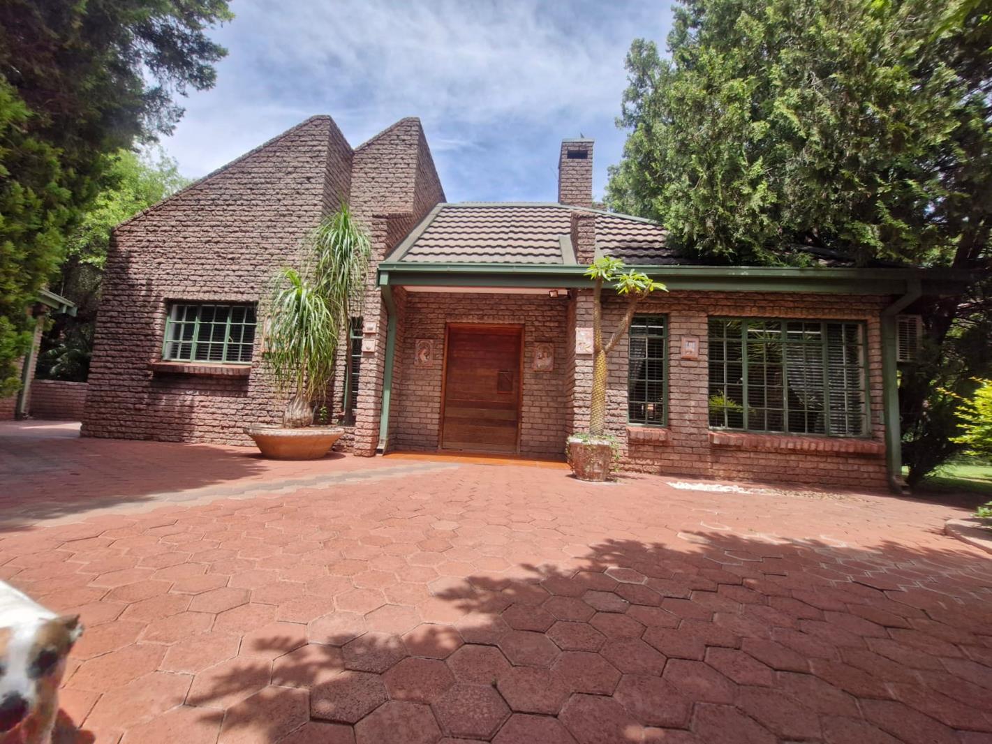 4 Bedroom House for sale in Kathu | T5303607 | Private Property