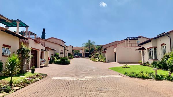 2 Bedroom Townhouse for sale in Mulbarton | T5309681 | Private Property