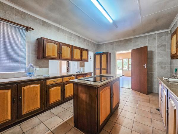 4 Bedroom House for sale in Faerie Glen | T5317688 | Private Property