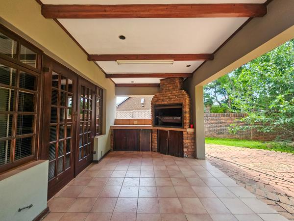 4 Bedroom House for sale in Faerie Glen | T5317688 | Private Property