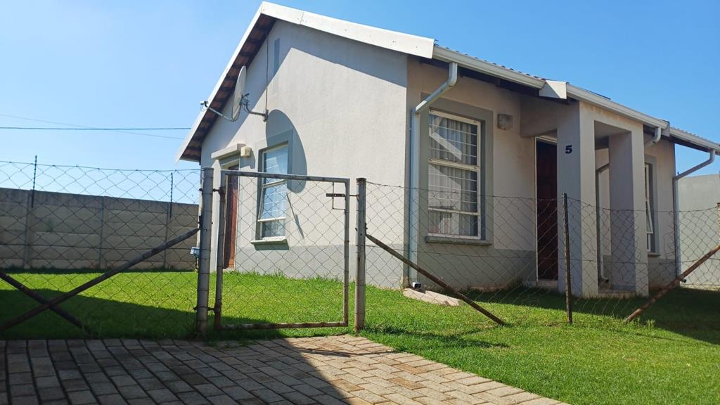 2 Bedroom Townhouse for sale in Randfontein Central | T5321817 ...