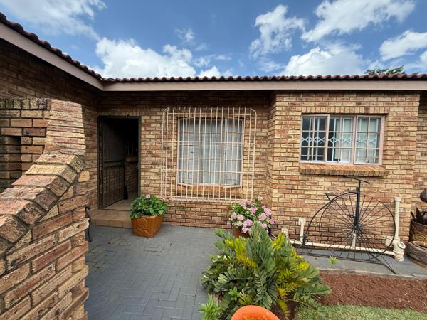 3 Bedroom House for sale in Safari Gardens | T5323862 | Private Property
