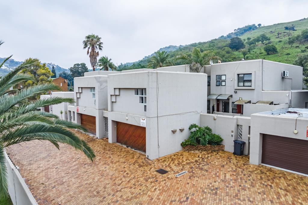 4 Bedroom Townhouse for sale in Bassonia | T5327133 | Private Property