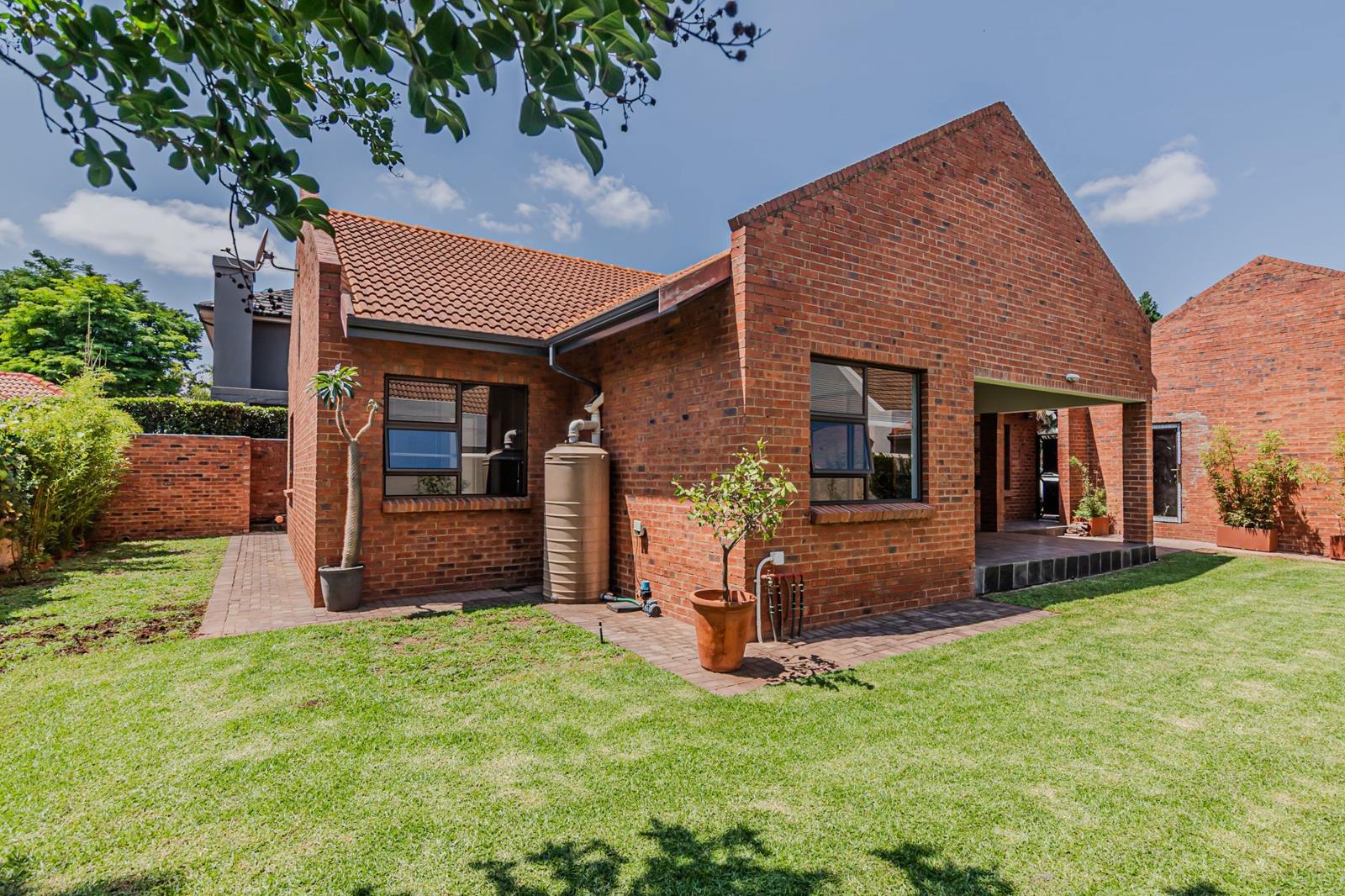 3 Bedroom House to rent in Silver Lakes Golf Estate | RR4566490 ...