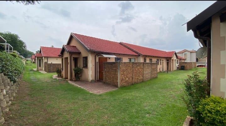 2 Bedroom Townhouse for sale in Meredale | T5331335 | Private Property