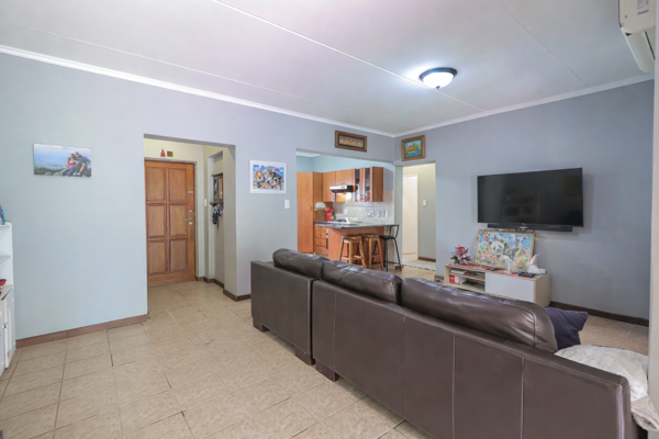 2 Bedroom Apartment for sale in Eagle Canyon Golf Estate | T5341104 ...