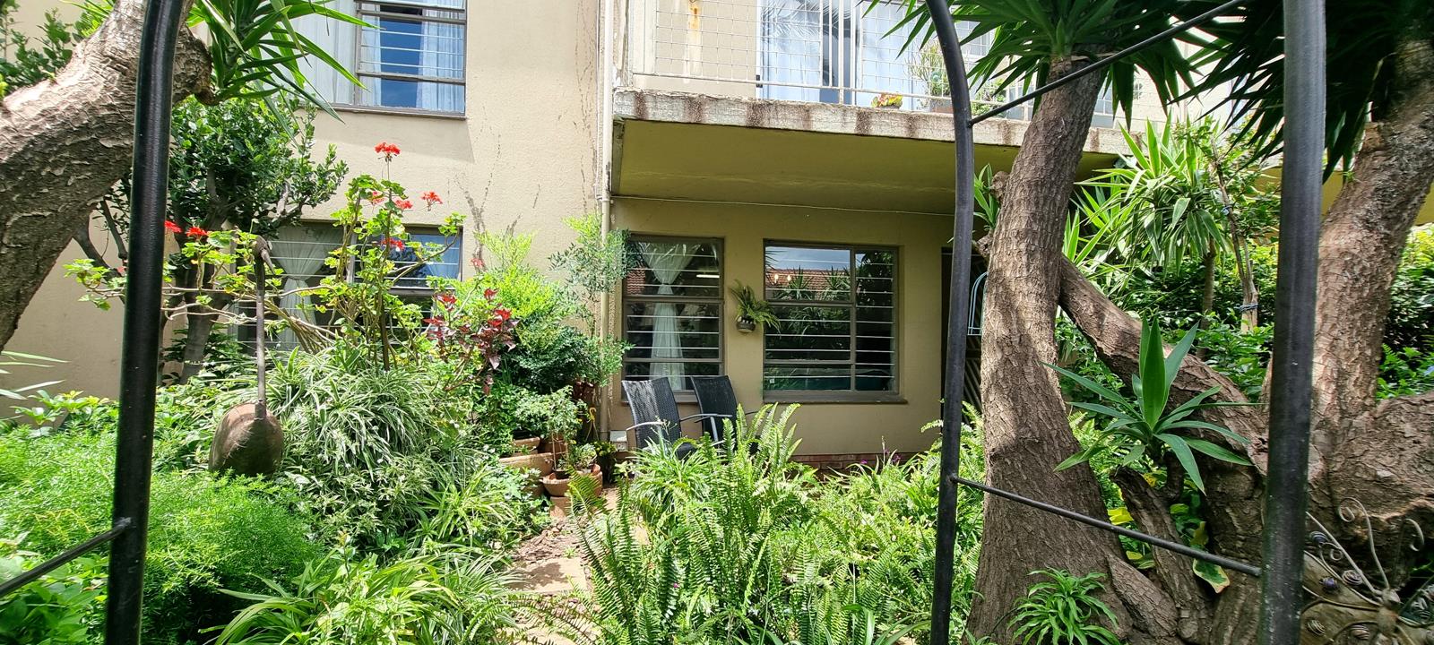 2 Bedroom House for sale in Bedford Gardens | T5348031 | Private Property