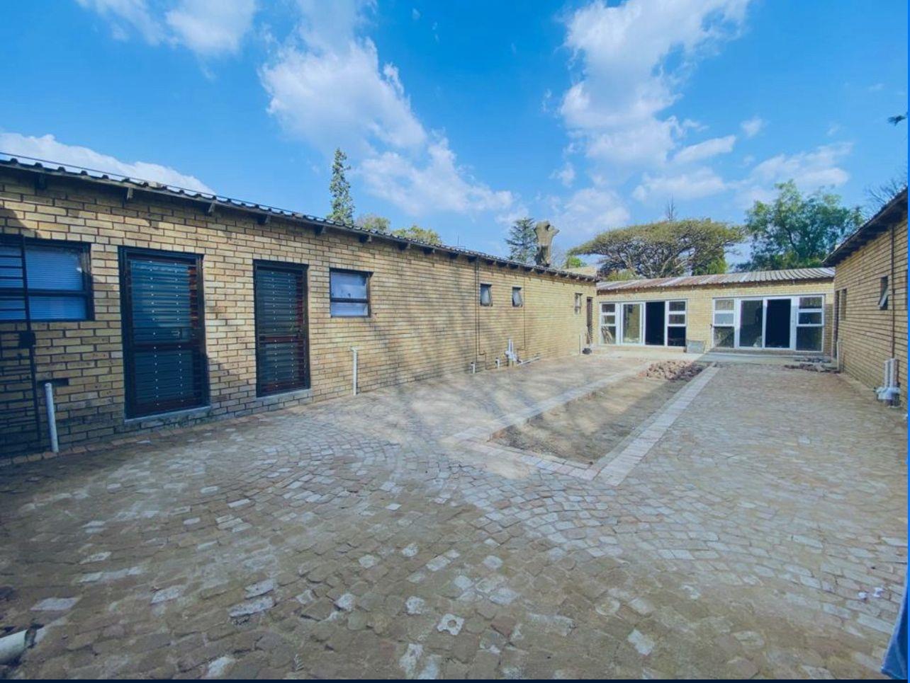 16 Bedroom House for sale in Lombardy East | T5349102 | Private Property