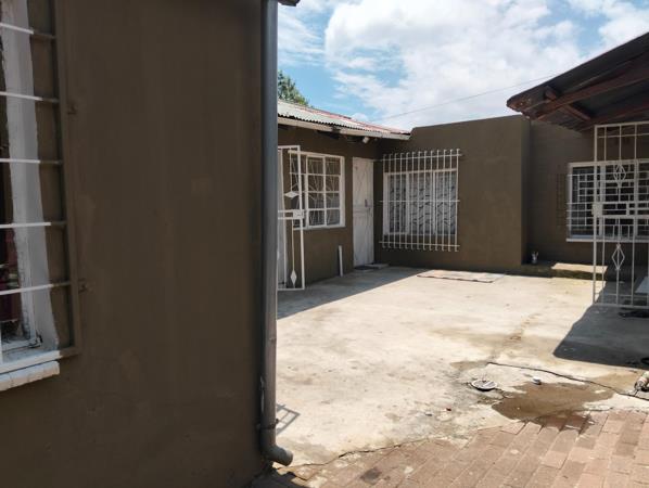 8 Bedroom House to rent in Rosettenville | RR4583000 | Private Property