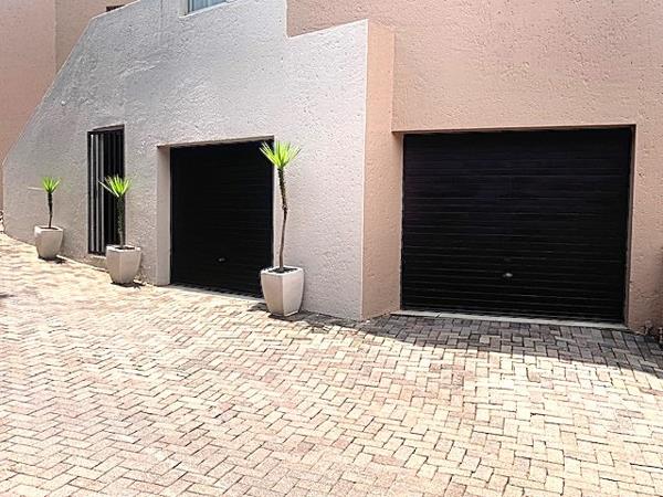 Northcliff, Northcliff:3 Bedroom Property and houses to rent