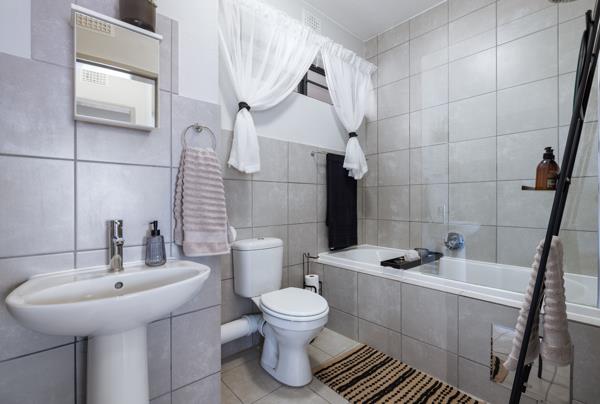 1 Bedroom Apartment to rent in Noordwyk | RR4583392 | Private Property