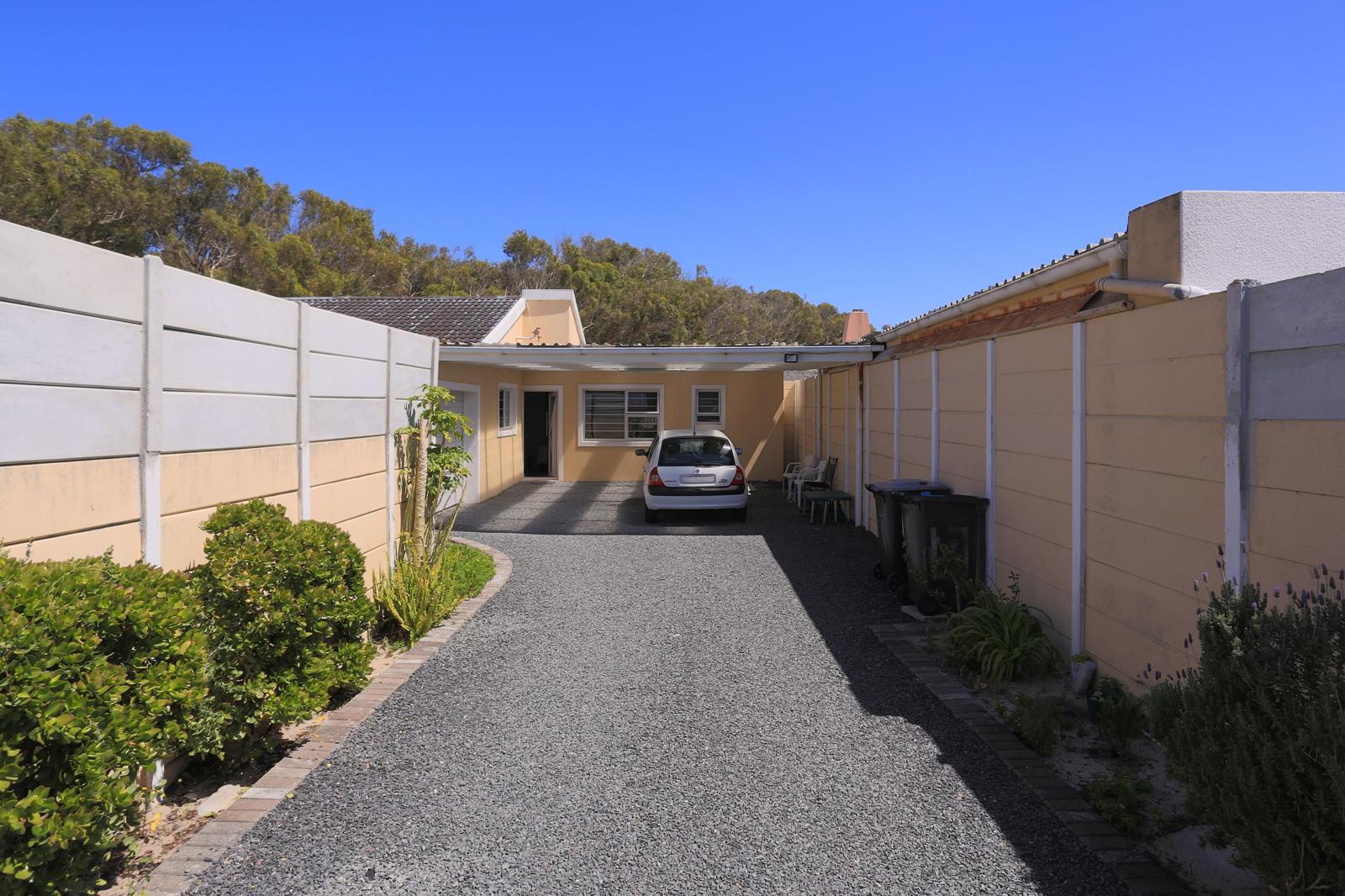 4 Bedroom House for sale in Pelikan Park | T5350250 | Private Property