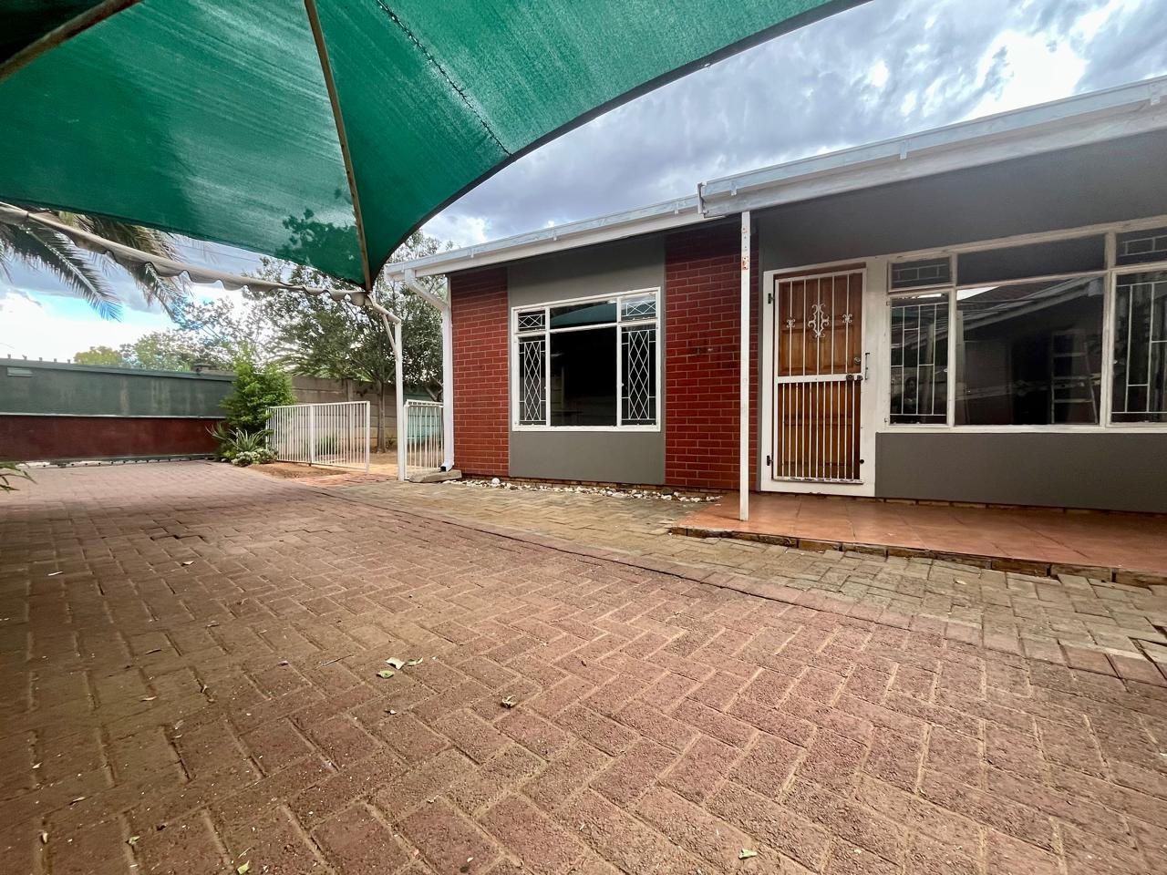 1 Bedroom Garden Cottage to rent in Pellissier | RR4583711 | Private ...