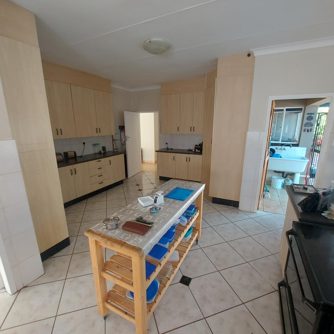 4 Bedroom House for sale in Monument Park | T5350494 | Private Property