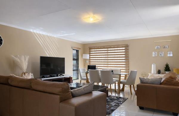 3 Bedroom House for sale in Heatherdale AH | T5350918 | Private Property