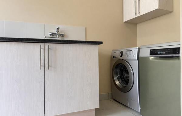 3 Bedroom House for sale in Heatherdale AH | T5350918 | Private Property