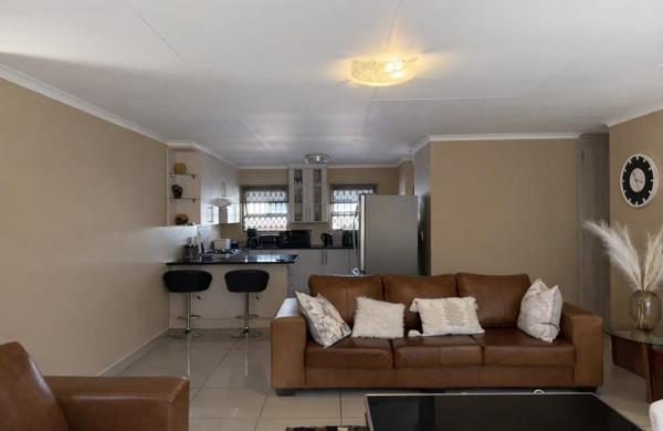 3 Bedroom House for sale in Heatherdale AH | T5350918 | Private Property