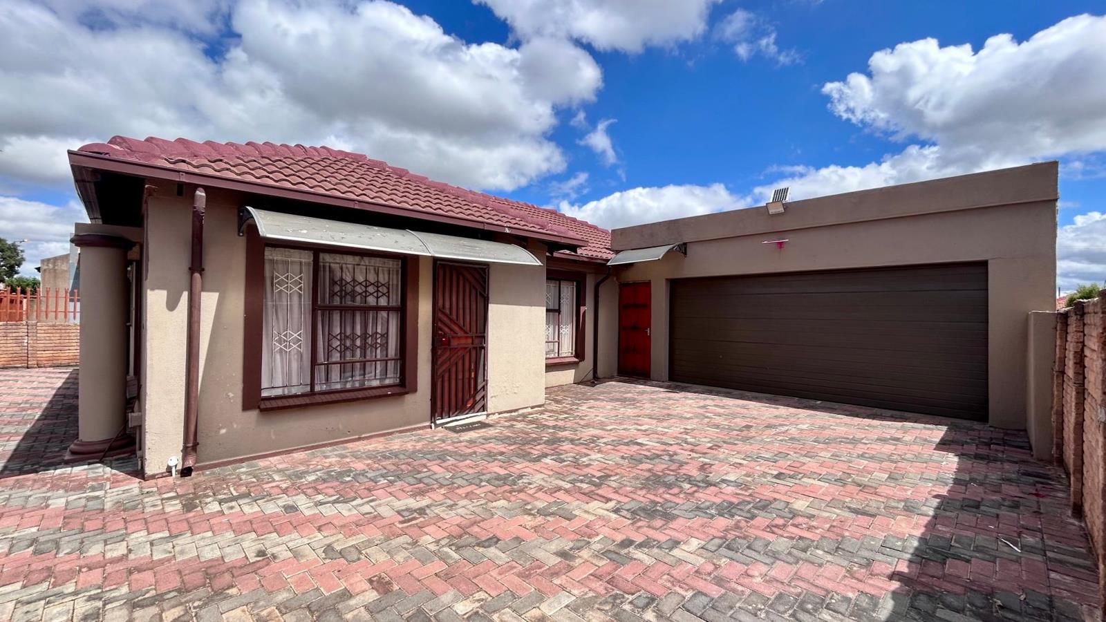 3 Bedroom House to rent in The Orchards | RR4584605 | Private Property