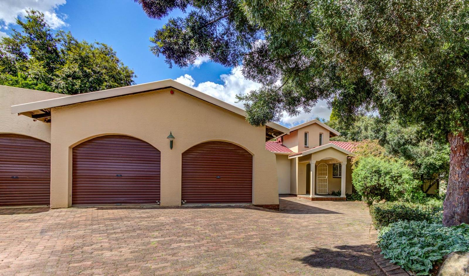 4 Bedroom House for sale in Van Riebeeck Park | T5351643 | Private Property