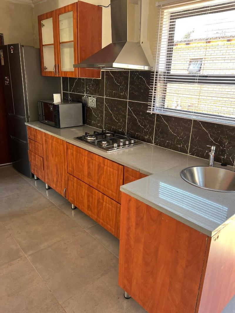 16 Bedroom House for sale in Lombardy East | T5351651 | Private Property