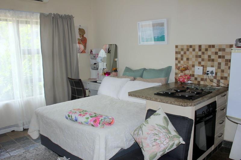 Bachelor apartment to rent in Langenhoven Park | RR4585676 | Private ...