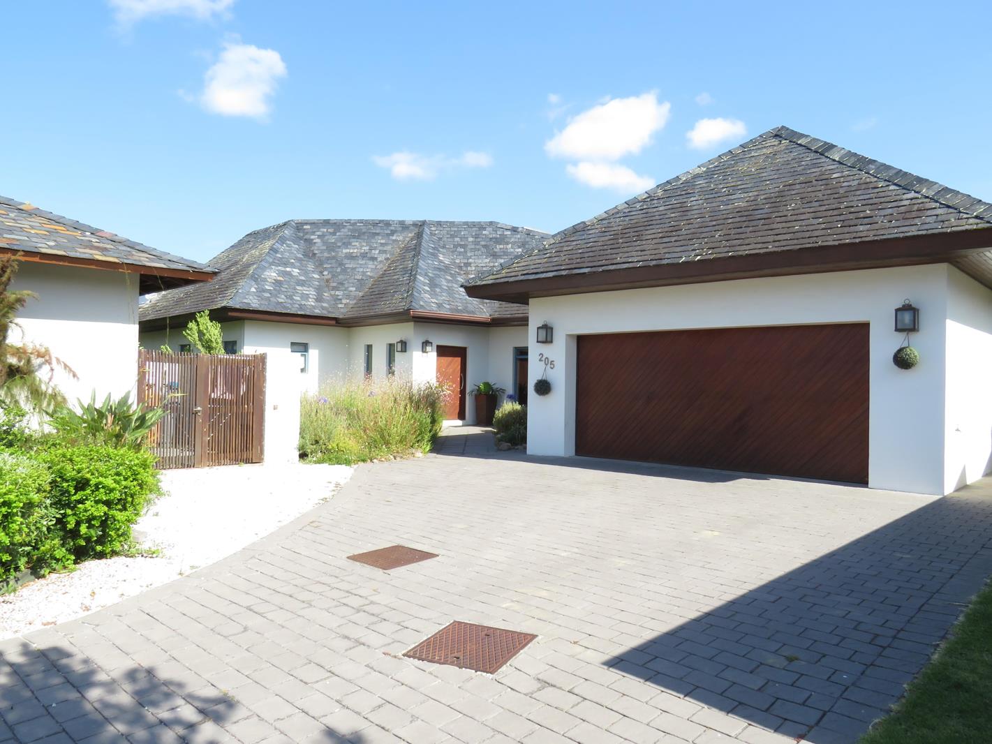 3 Bedroom House to rent in Arabella Country Estate | RR4585891 ...