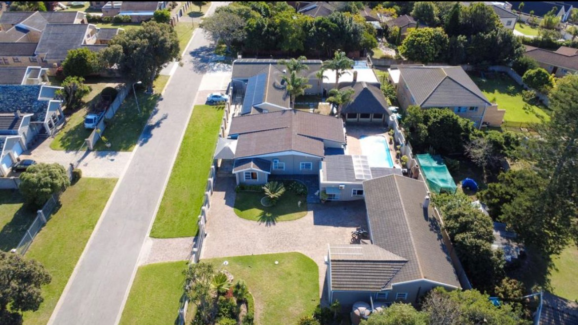 8 Bedroom House for sale in Beverley Grove | T5353735 | Private Property