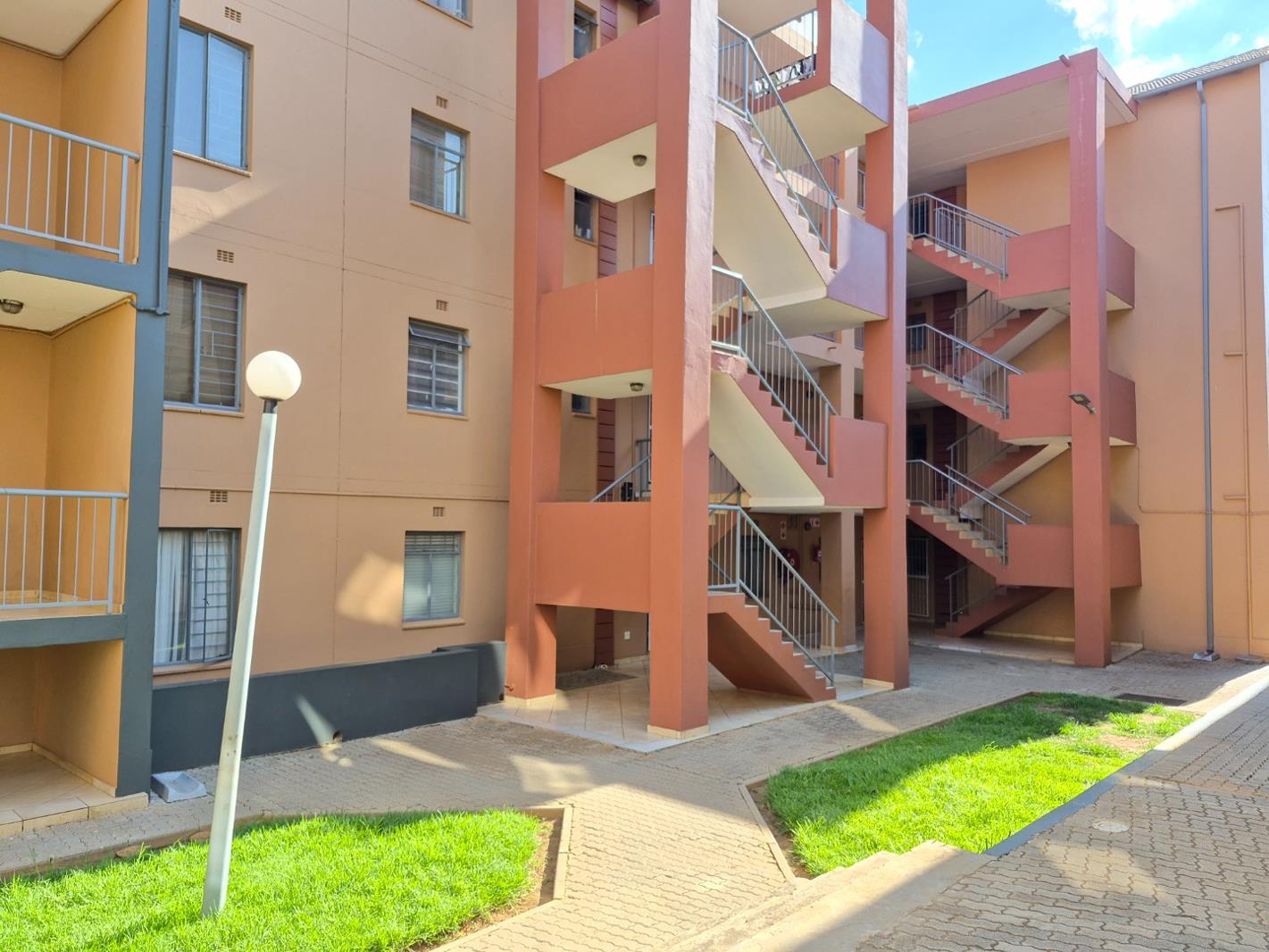 2 Bedroom Apartment for sale in Jabulani | T5354681 | Private Property
