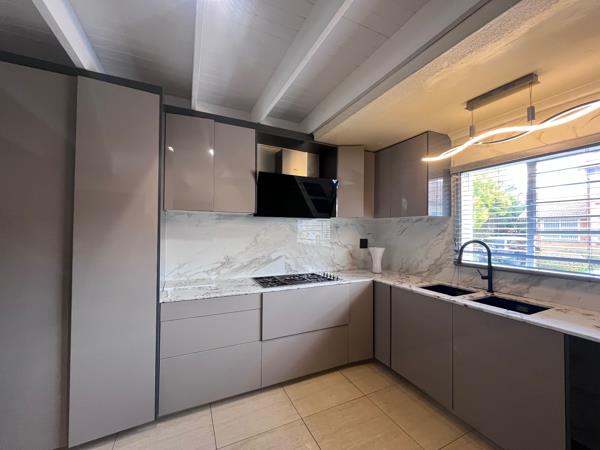 3 Bedroom Simplex to rent in Wavecrest | RR4586830 | Private Property