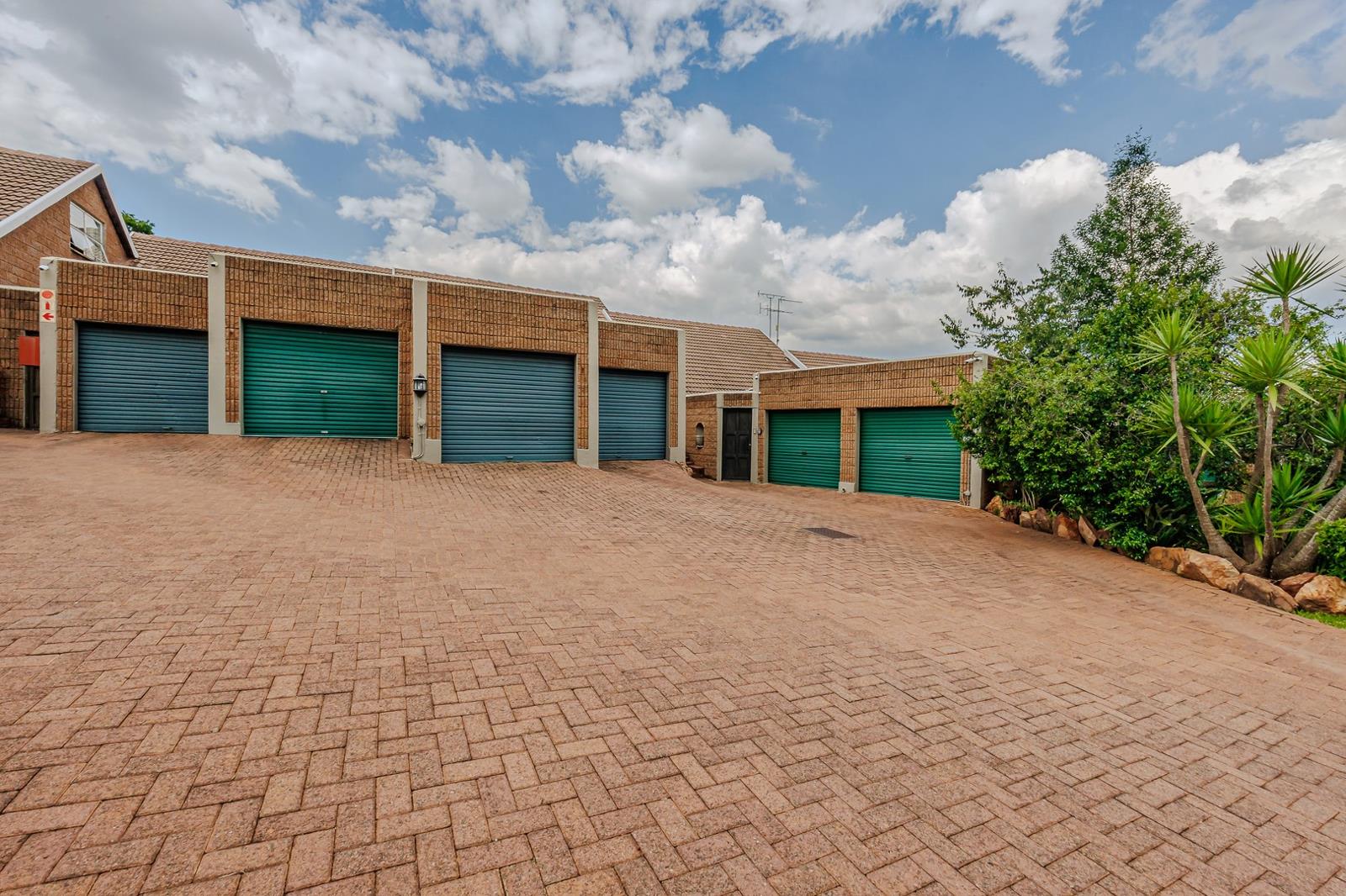 4 Bedroom Townhouse for sale in Silverfields | T5355865 | Private Property