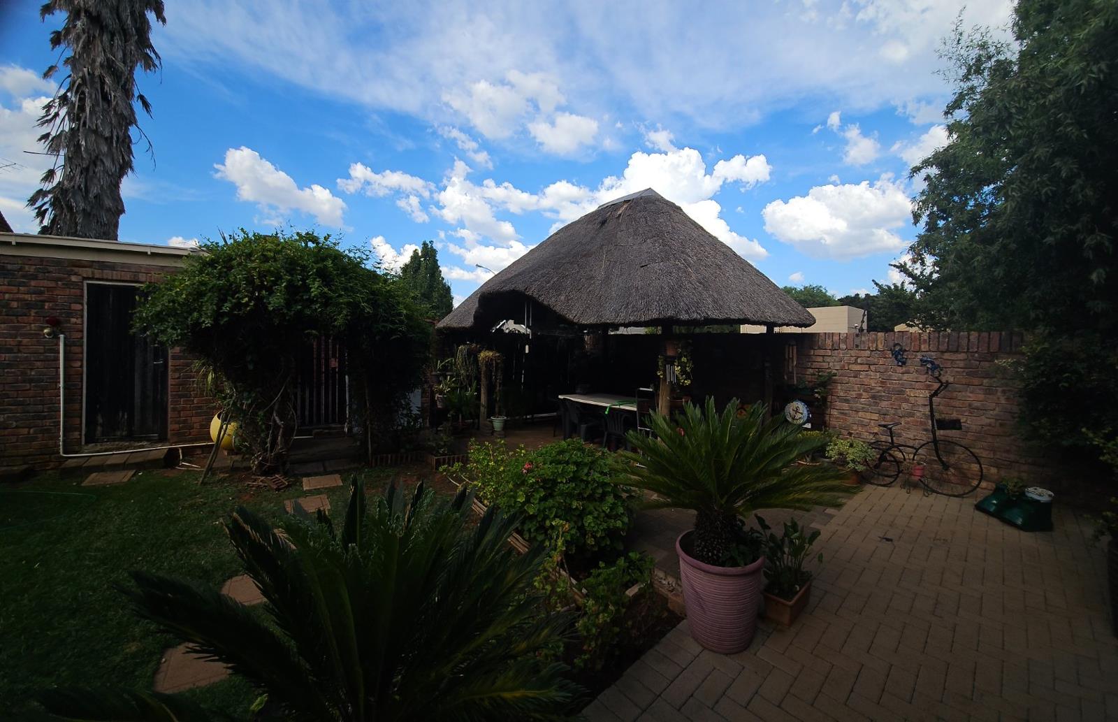 3 Bedroom Townhouse for sale in Universitas | T5363249 | Private Property