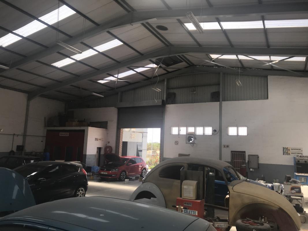 750 m² Industrial space for sale in Racing Park | T5364019 | Private ...