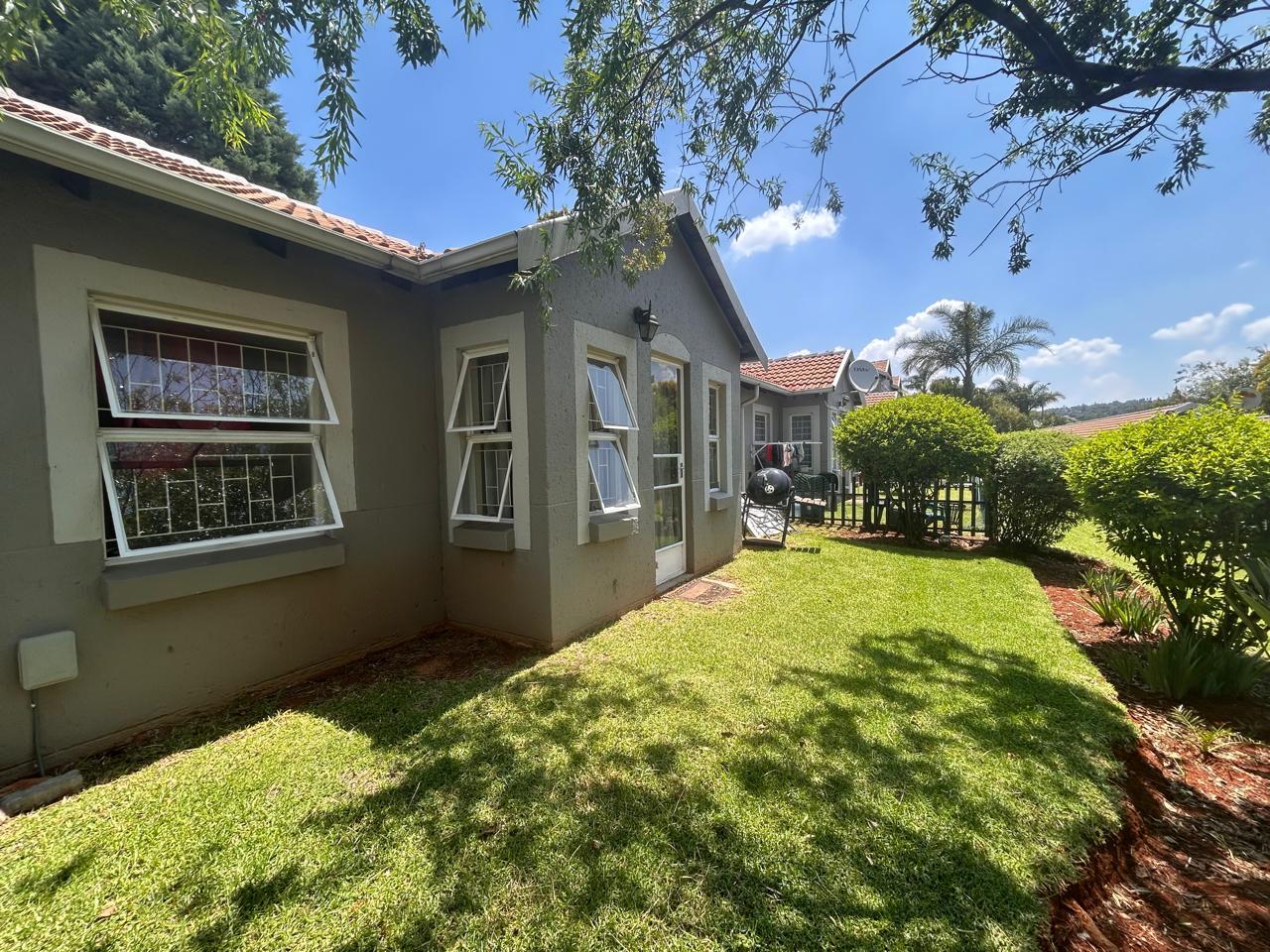 3 Bedroom Apartment for sale in Weltevreden Park | T5364152 | Private ...