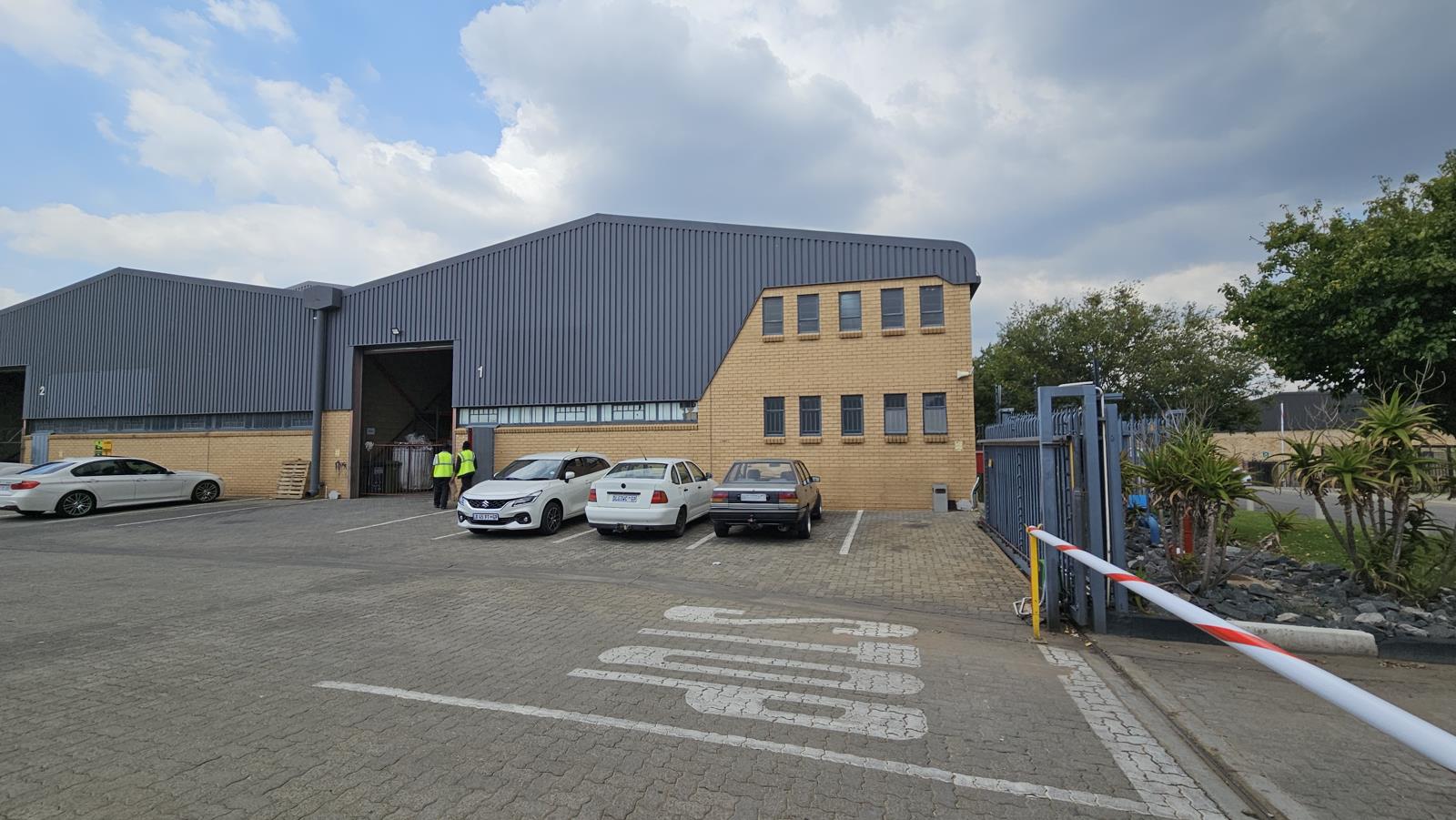 1 146 m² Industrial space to rent in Jet Park | RR4593382 | Private ...