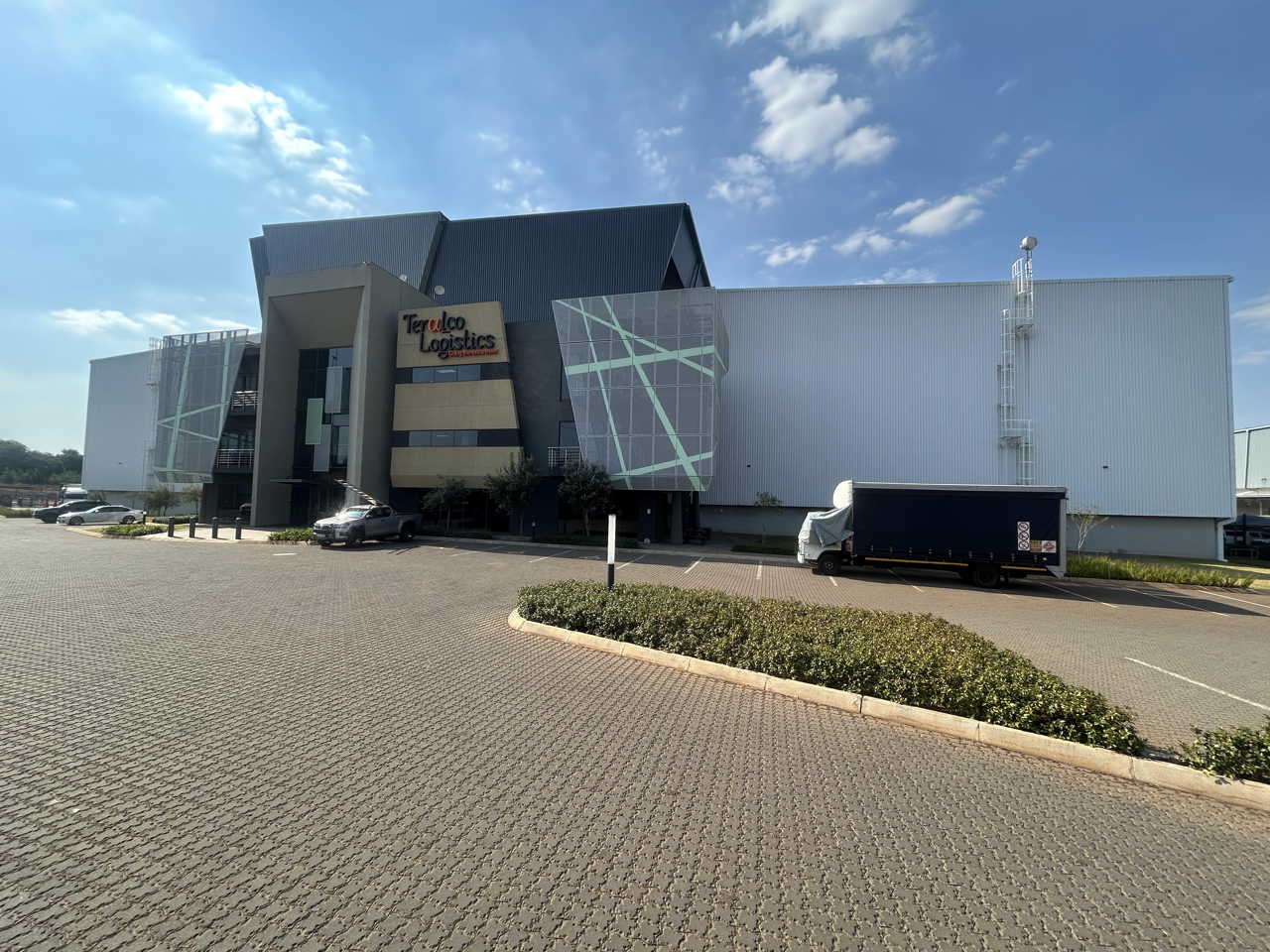 22 000 m² Industrial space to rent in Glen Marais | RR4593848 | Private ...