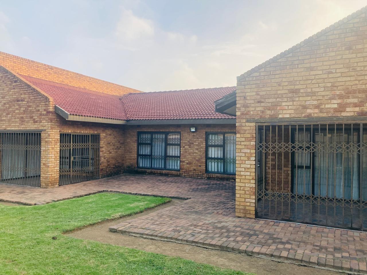 5 Bedroom House for sale in Sharon Park | T5366144 | Private Property