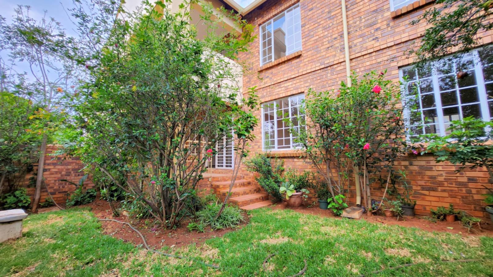 2 Bedroom Apartment for sale in Olympus AH | T5366524 | Private Property