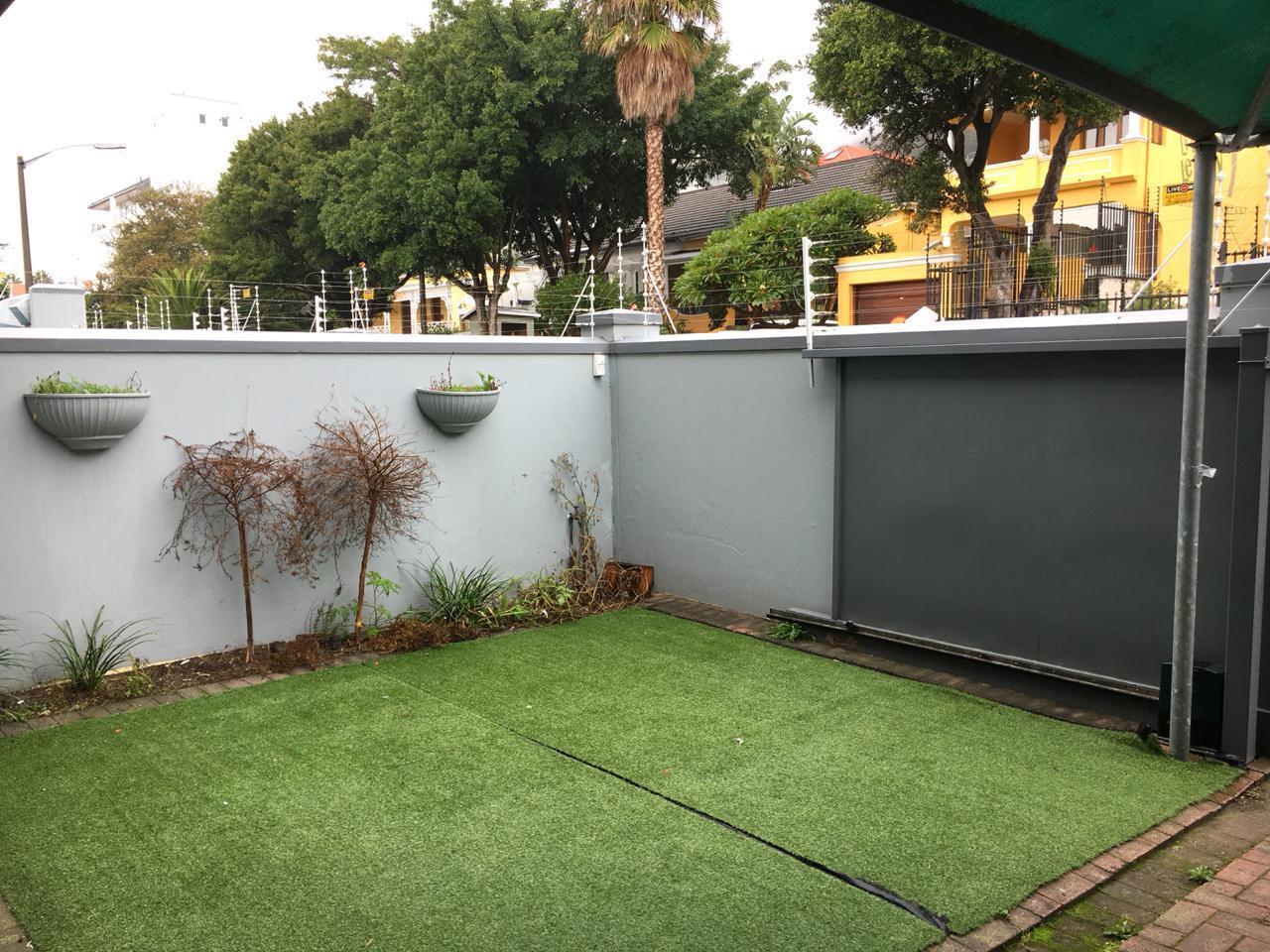 2 Bedroom Apartment for sale in Green Point | T5367208 | Private Property