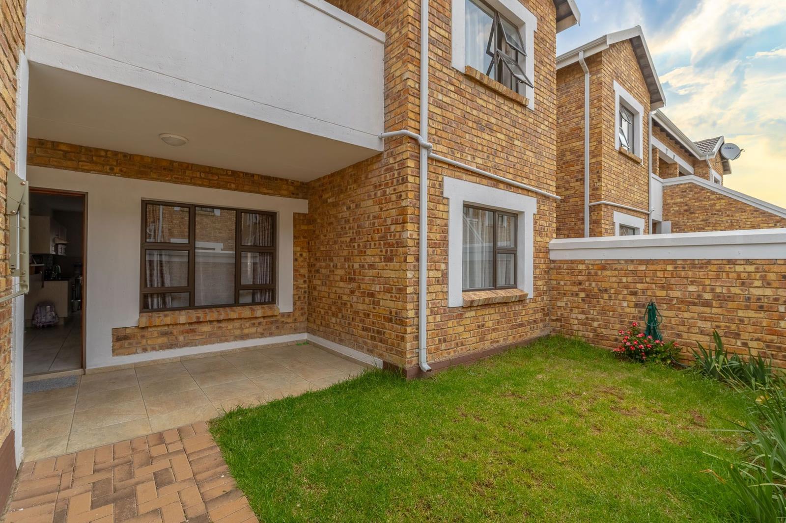 2 Bedroom House for sale in Beyers Park | T5367851 | Private Property