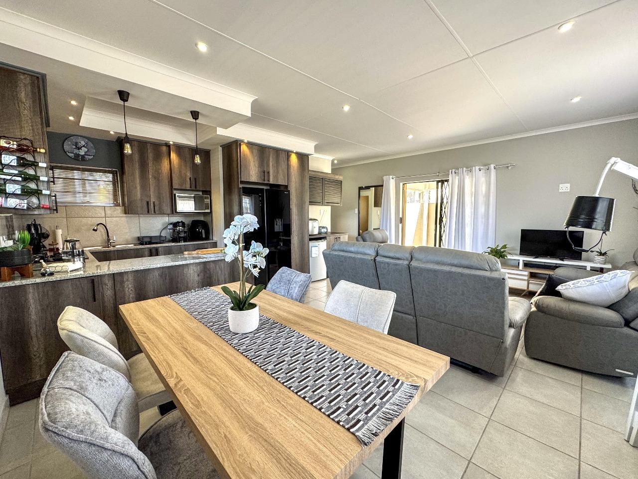 2 Bedroom House to rent in Greenshields Park | RR4595861 | Private Property