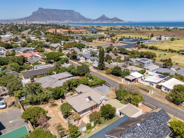 4 Bedroom House for sale in Milnerton Central | T5370447 | Private Property