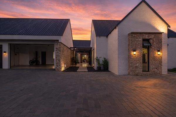 4 Bedroom House for sale in The Ridge Estate | T5386788 | Private Property
