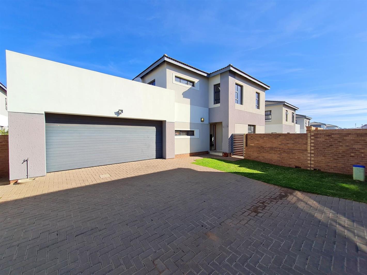 3 Bedroom House for sale in Thatchfield | T5393317 | Private Property