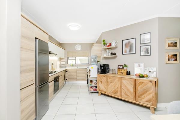 3 Bedroom Apartment for sale in Waterfall | T5407070 | Private Property
