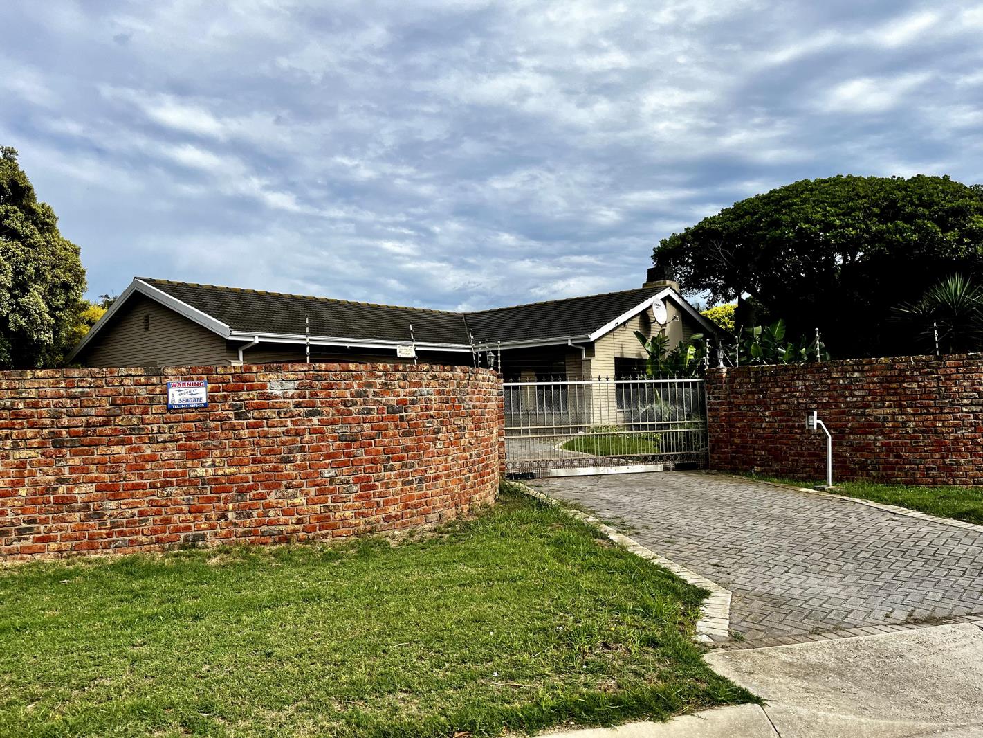 4 Bedroom House for sale in Bluewater Bay | T5439949 | Private Property